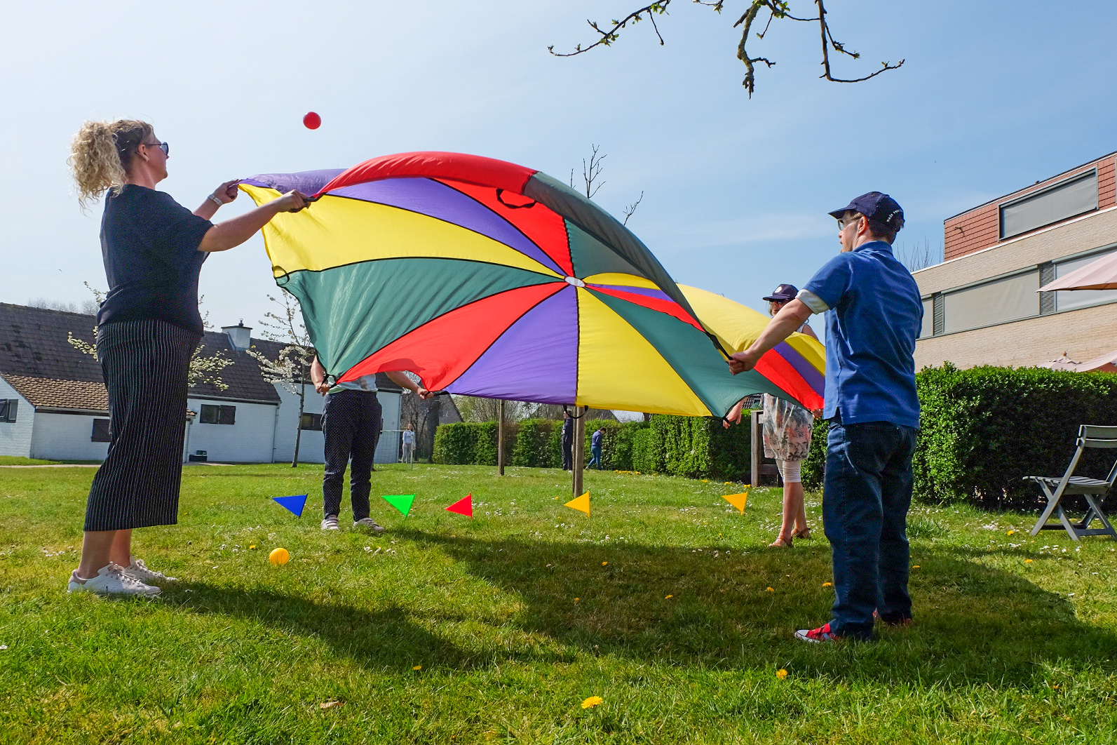 Activiteit in de tuin... samenwerken, samen genieten. - Havenzate